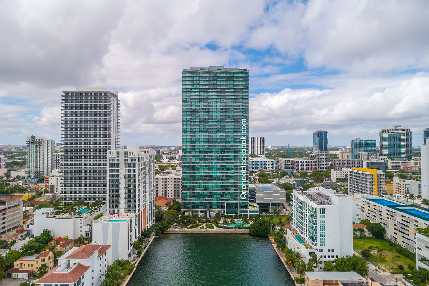 Icon Bay Condos for Sale and Rent in Edgewater - Miami | CondoBlackBook